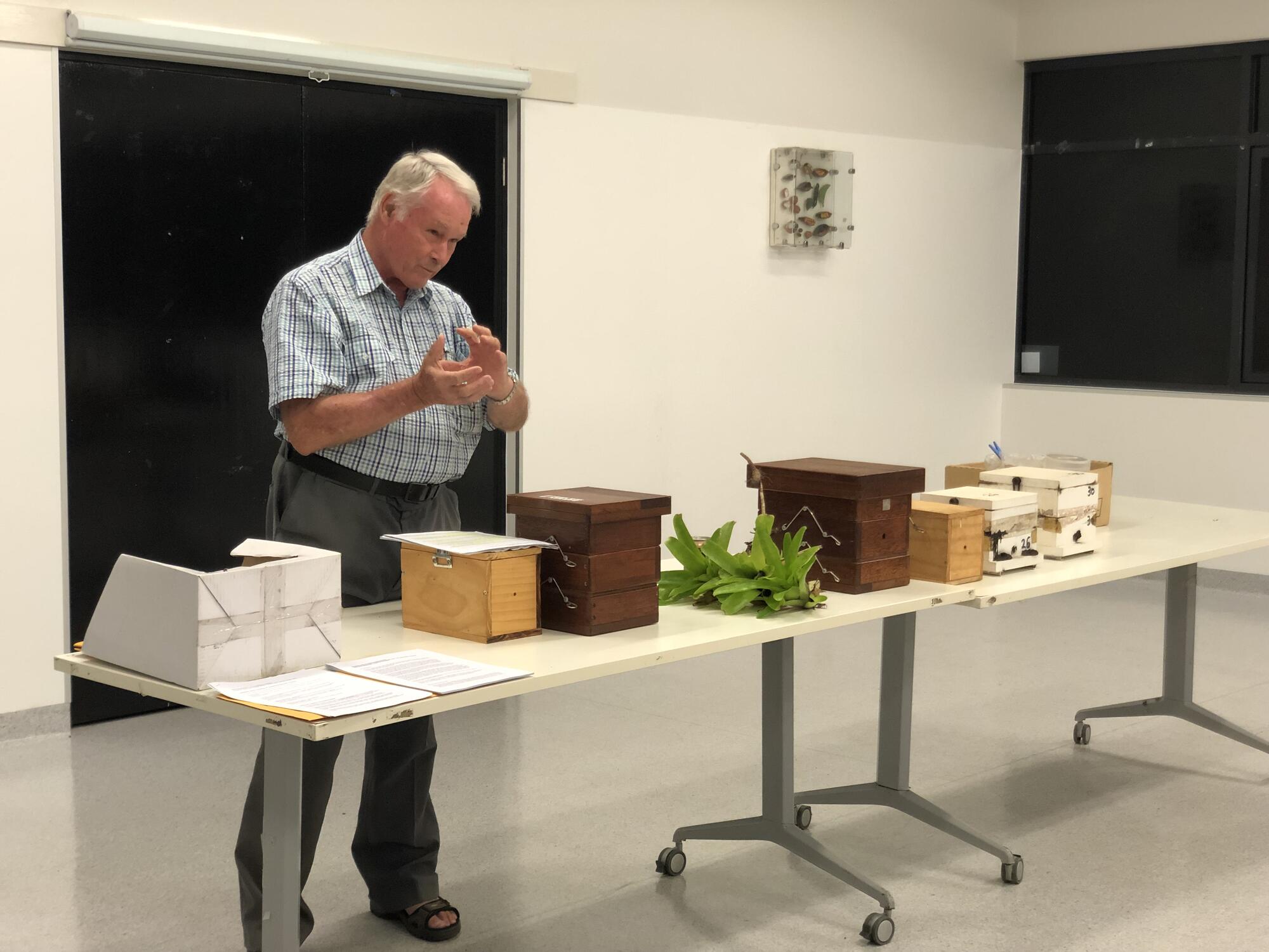 Native Bees with Barry Conde | Seniors Month Event | City of Darwin ...